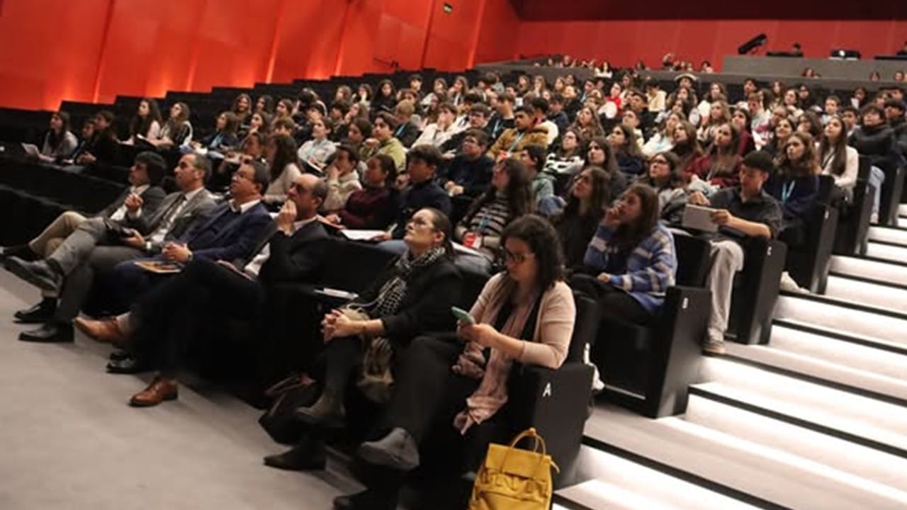 Paredes recebeu sessão distrital do programa parlamento dos jovens do ...